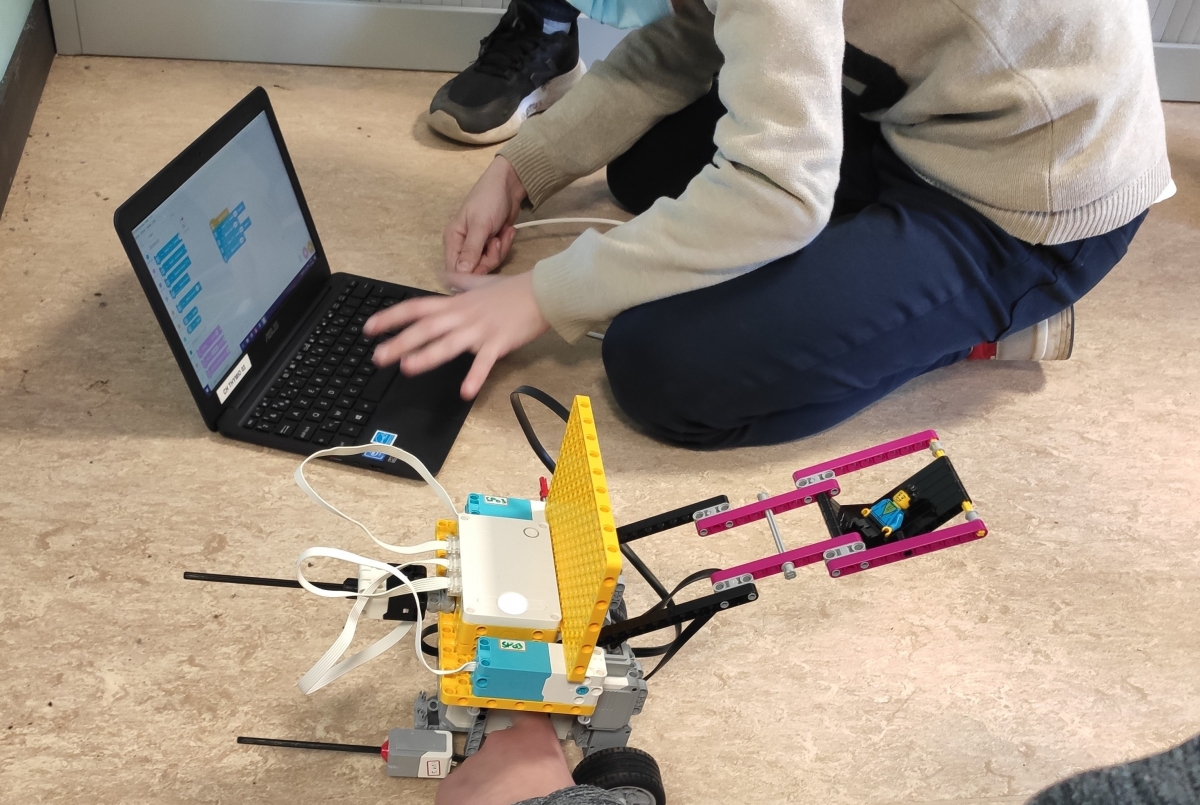 La robotique au service des mathématiques | HENALLUX