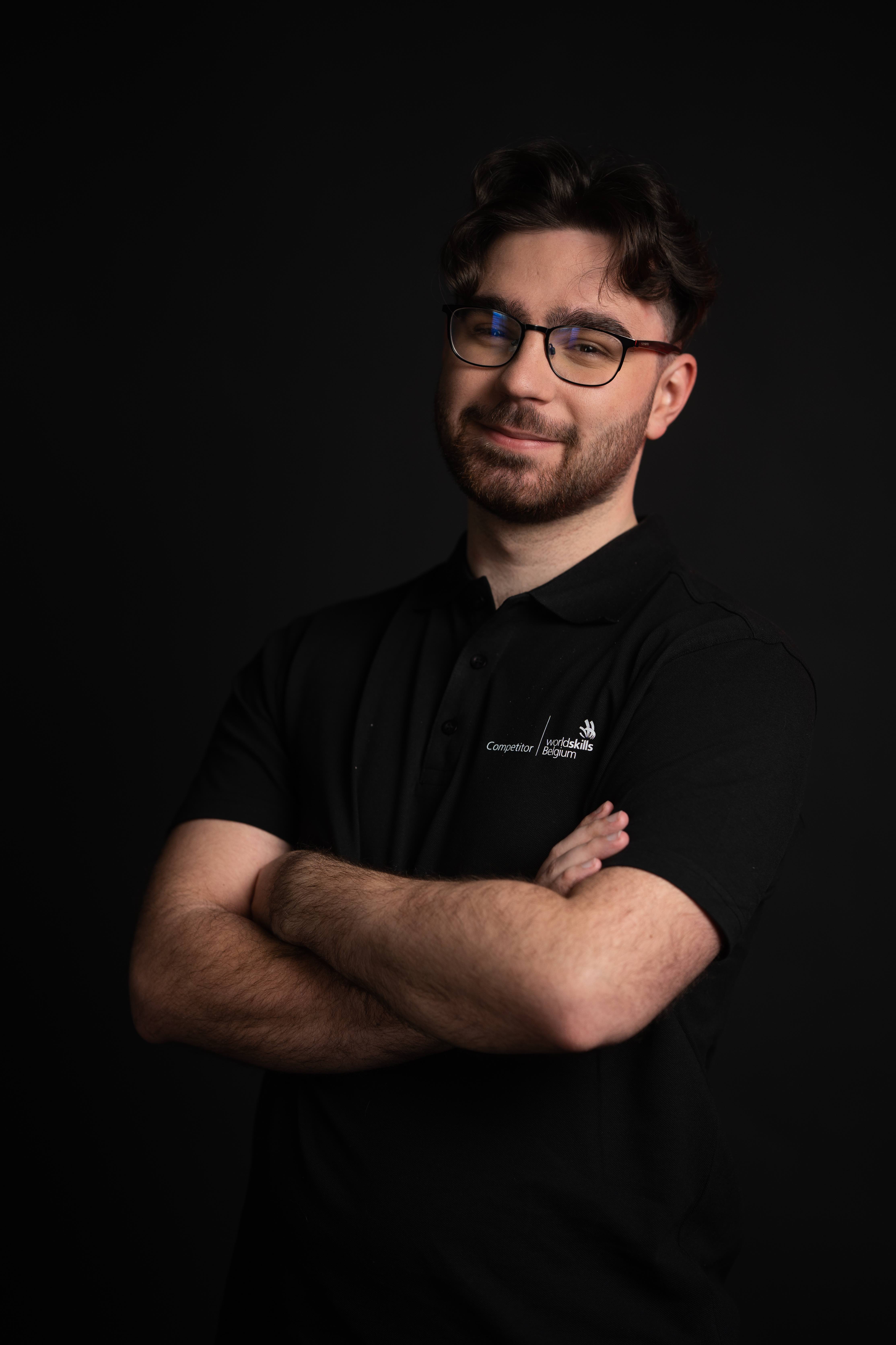 Logan Hendryckx reçoit une médaille d’excellence à l’EuroSkills à ...